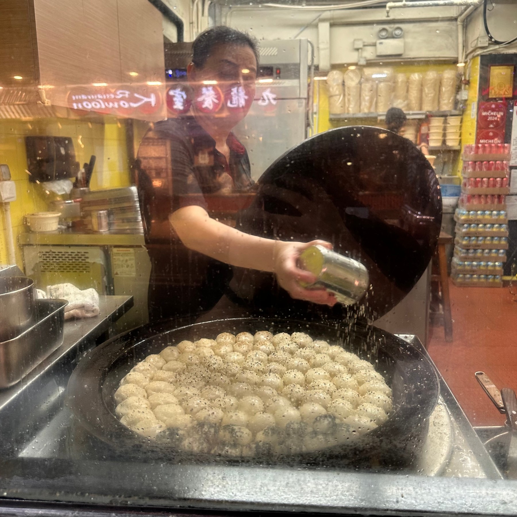 Cheung Hing Kee Shanghai Pan-Fried Buns – Hong Kong – Trencherman's Travels